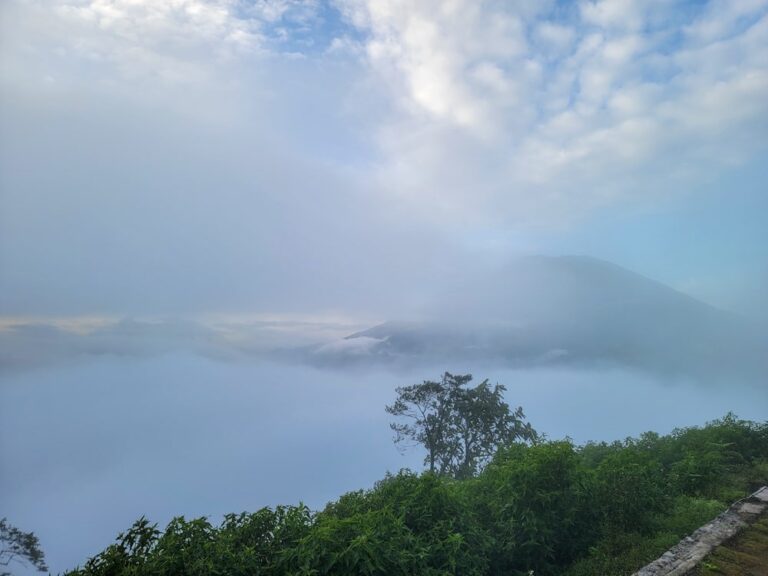 The Best Way to Visit Mount Telomoyo in Central Java - Becky Exploring